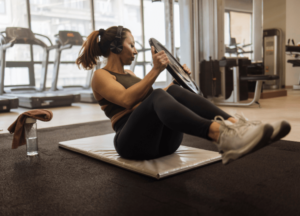 Weight Plate Ab Workout - Tighten Up Your Midsection With These 6 ...