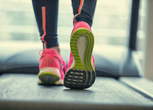 Walking Backwards on a Treadmill - Benefits, Muscles Worked and Is It ...